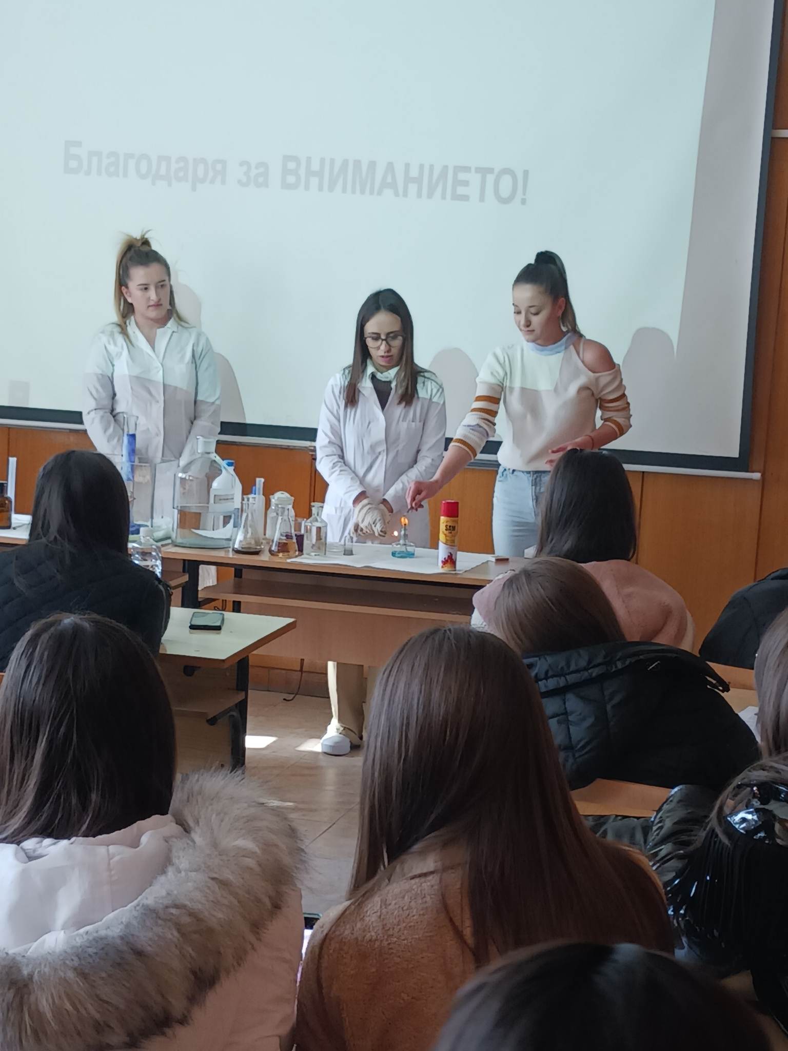 Ученици от Петрич посетиха Катедрата по химия на ЮЗУ „Неофит Рилски“